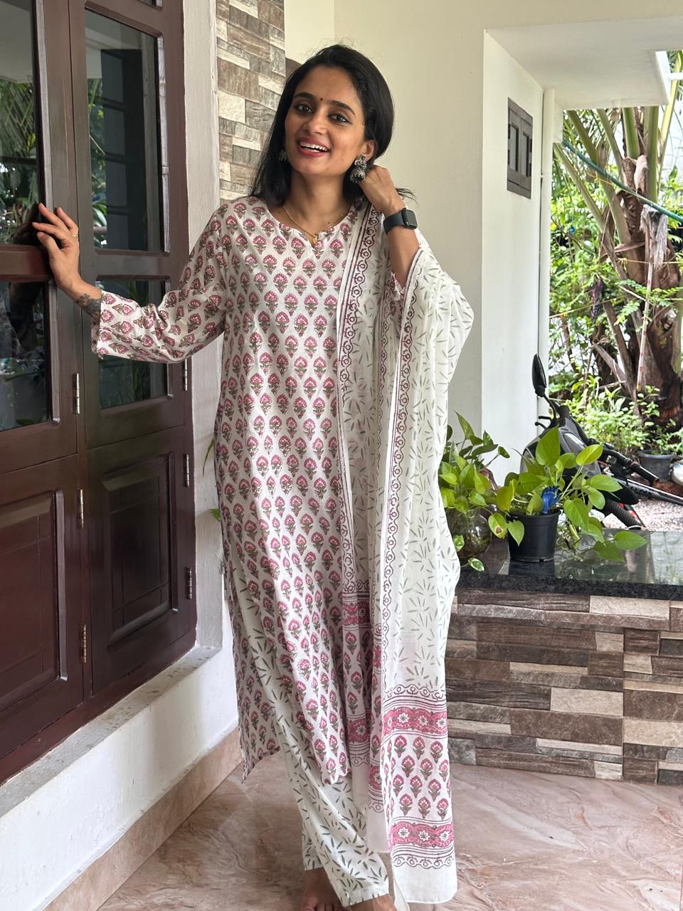 Home | Panchali Vastra